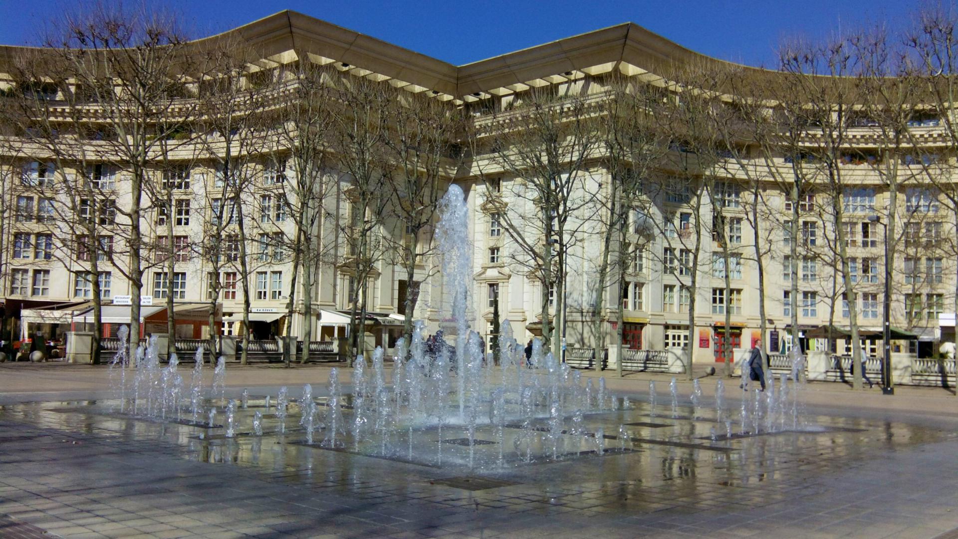Squares in the Antigone district | Montpellier Tourism