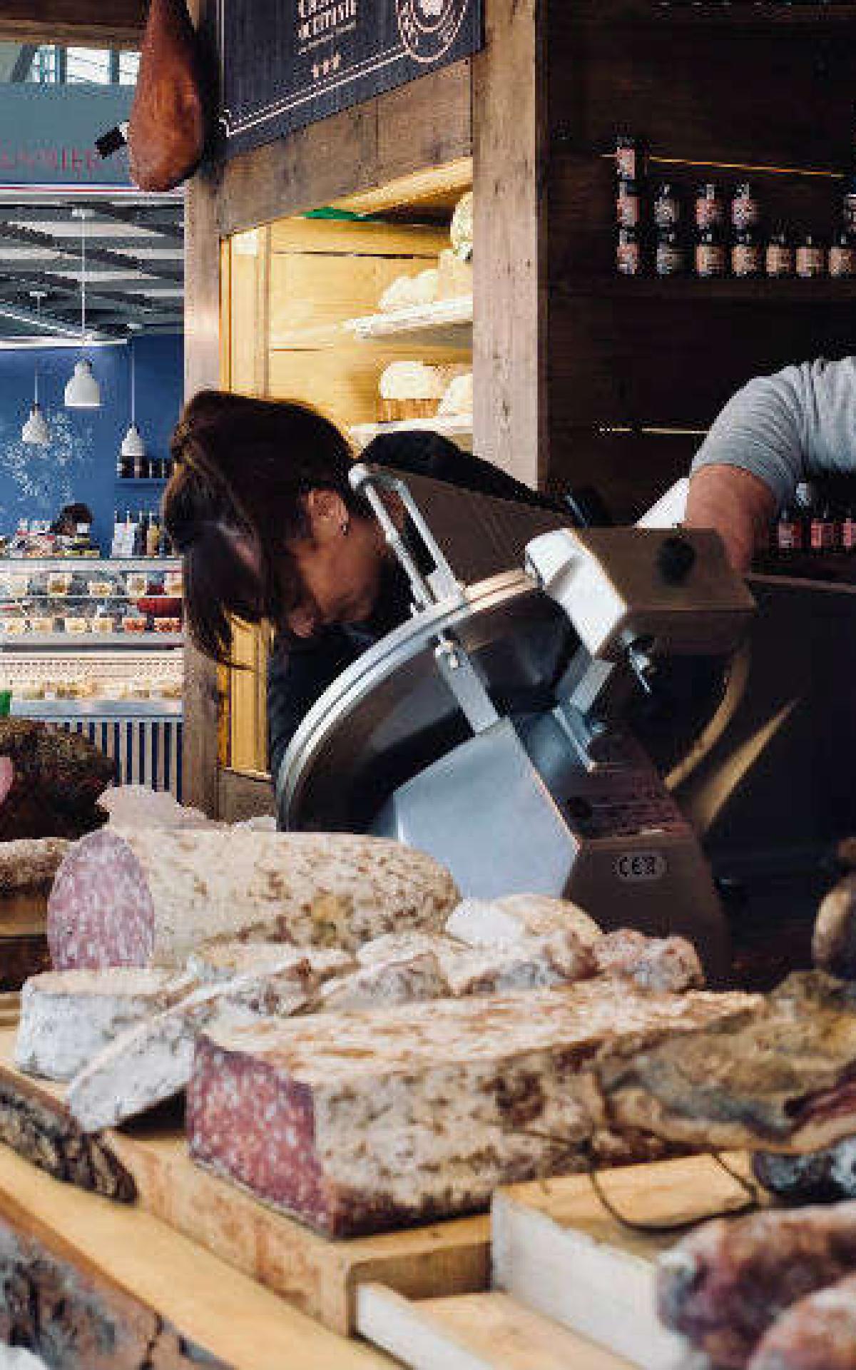 Covered and open-air markets in Montpellier | Montpellier Tourism