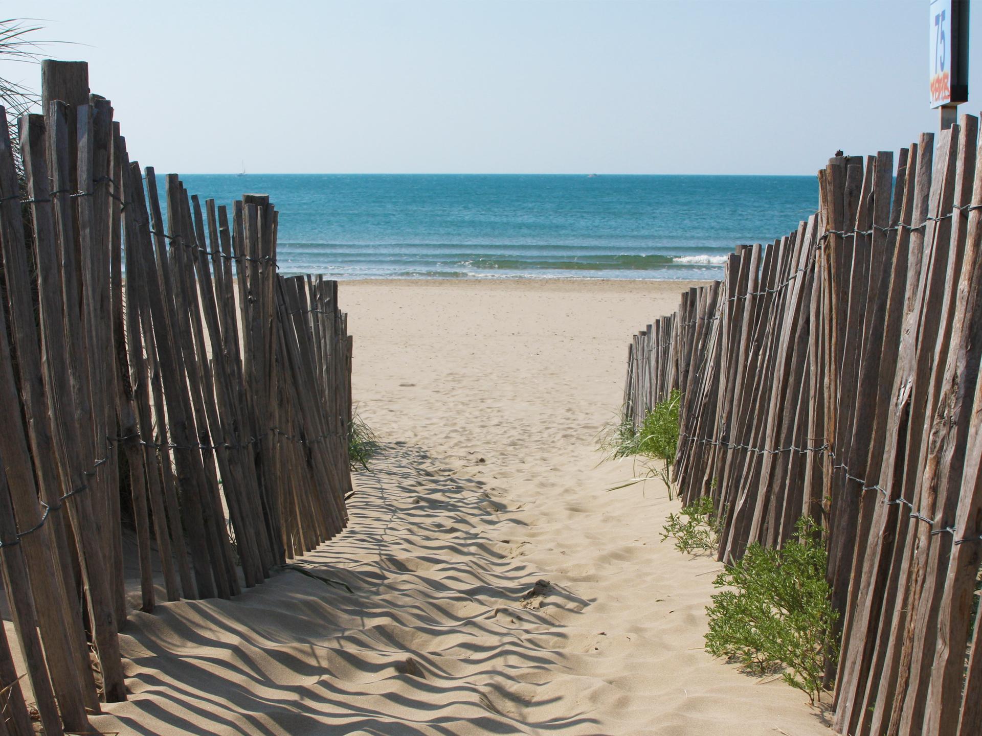 Villeneuve-les-Maguelone: heritage & culture on the sea side ...